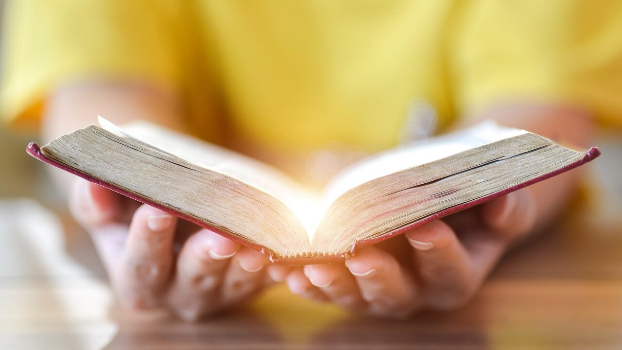 5 Tips To Read Your Bible On Vacation - Foundational With Dr. Dean